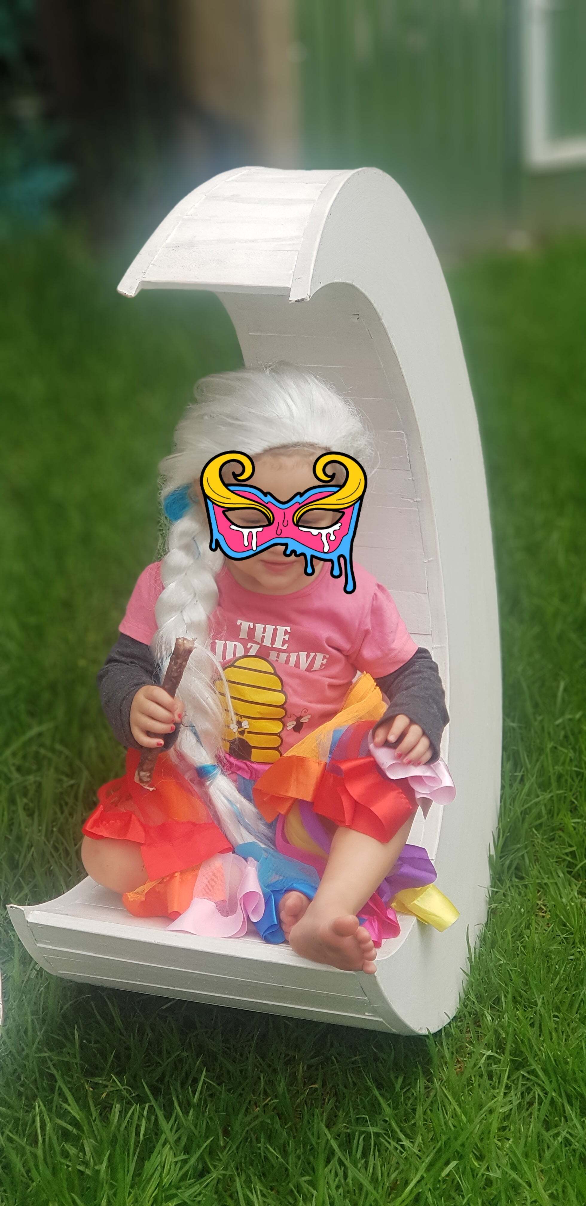 S1674 Moon Chair - White - 75cm High | Dazzling Props