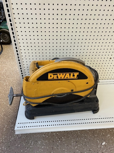 15 Amp Dewalt Chop Saw 5 inch cutting | Leduc/rental/Haus/house/tool ...