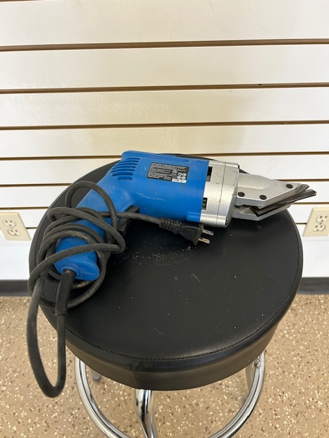 Electric Metal Shear | Leduc/rental/Haus/house/tool/repair/lawn mower ...