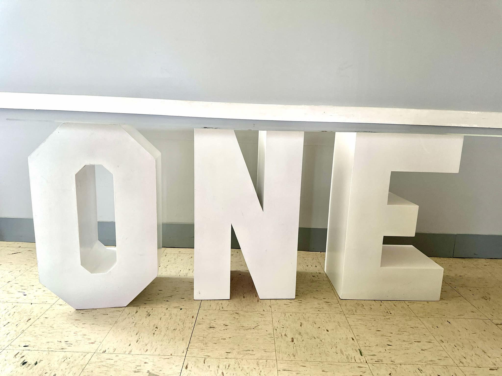 ONE Letter Table | Tuckers Party Rental West Hartford Connecticut