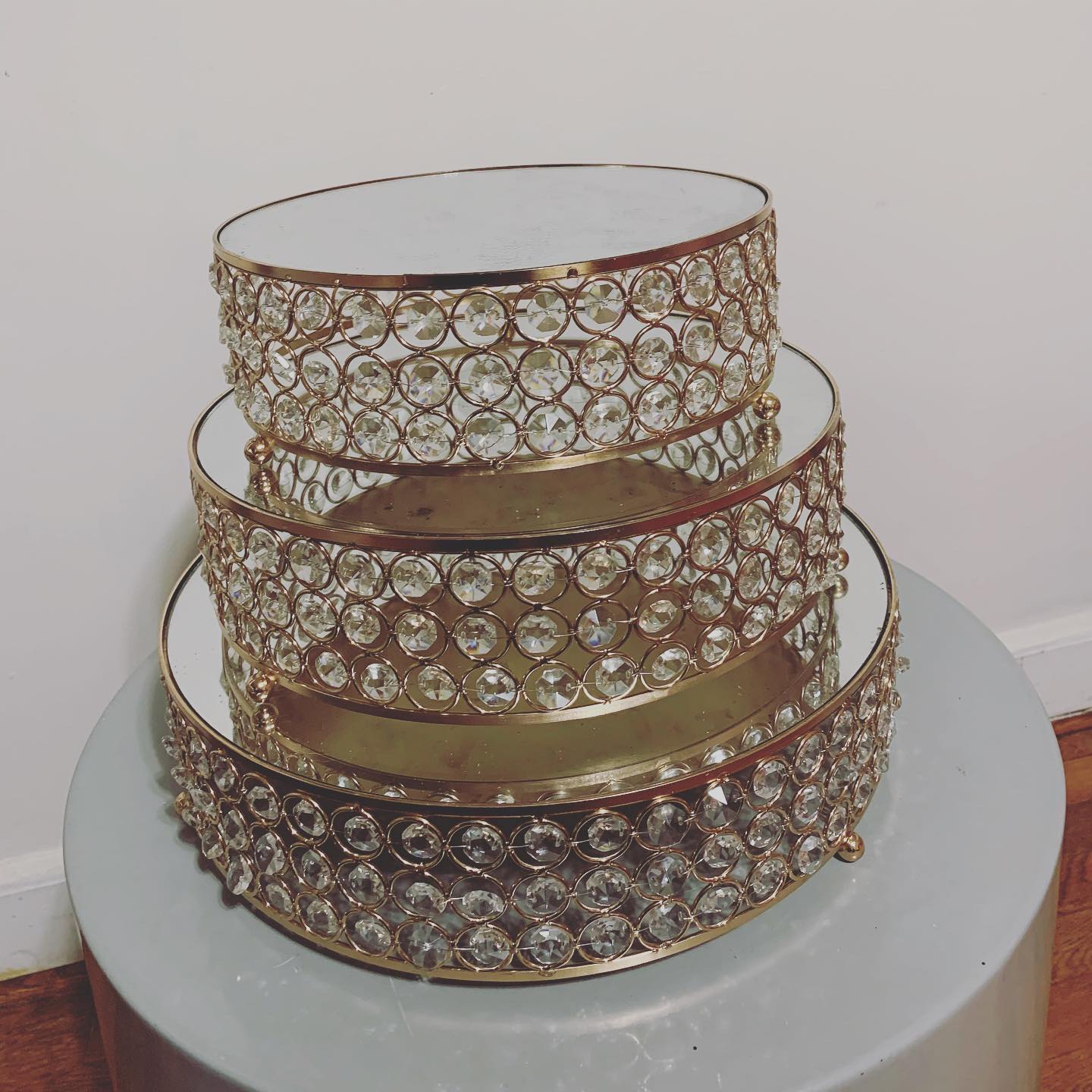 Gold Round Cake Stand Set of 3 | Tuckers Party Rental West Hartford ...