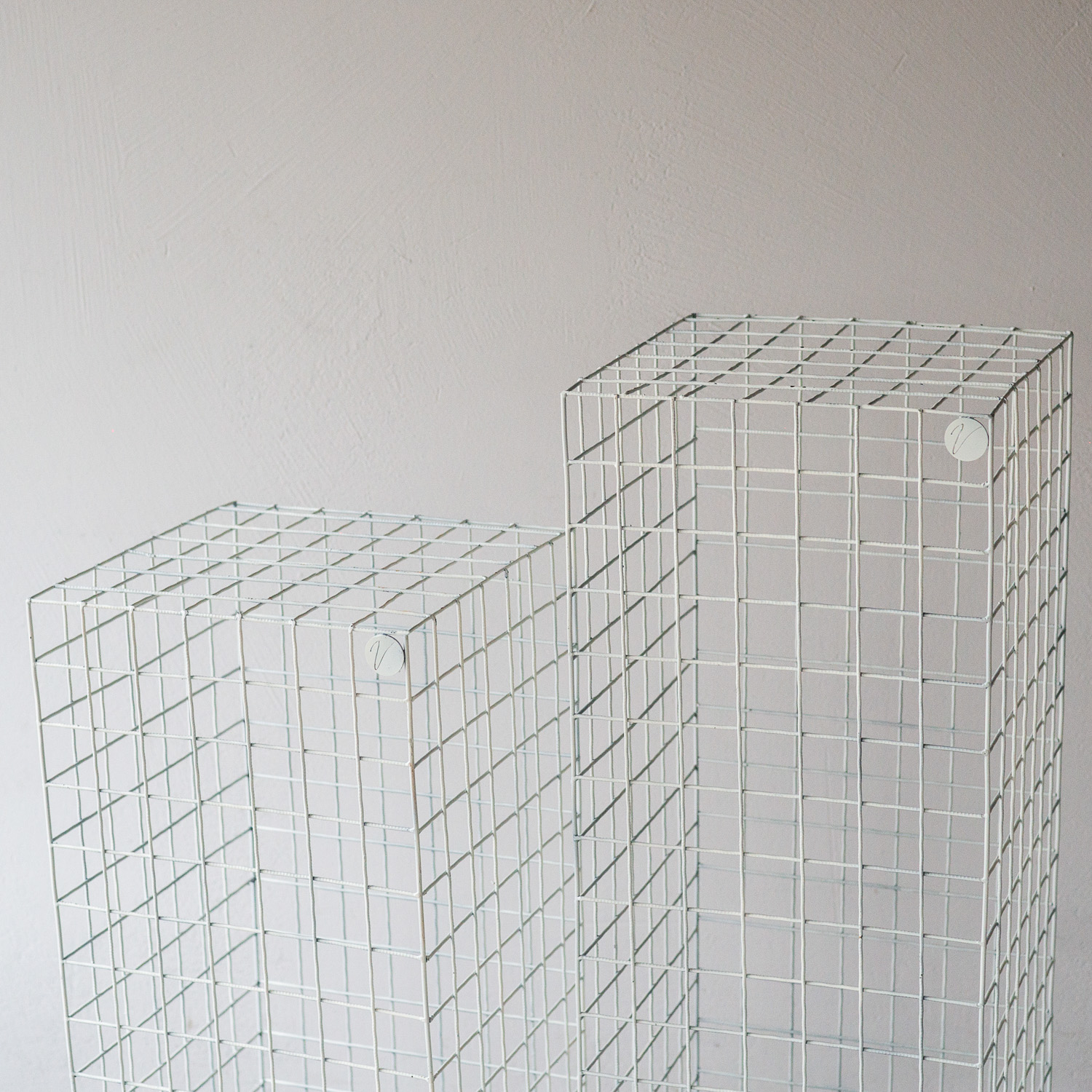 MESH WHITE 80 cm plinth | VELVET