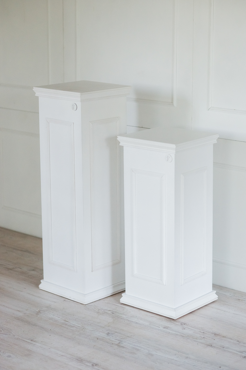CLASSIC A WHITE 100 cm plinth | VELVET