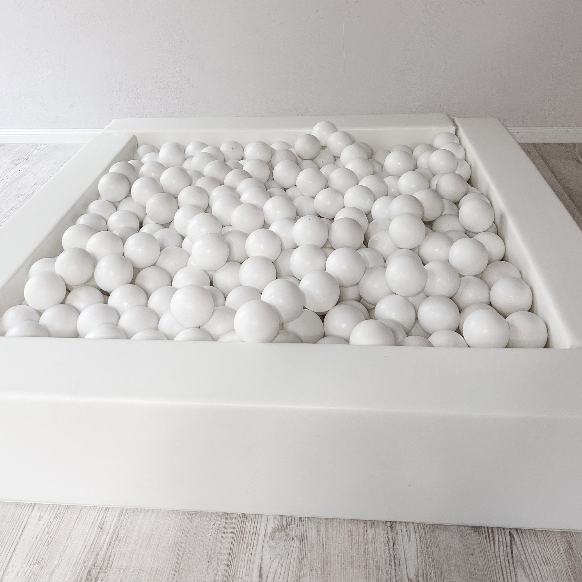 WHITE ball pit | VELVET