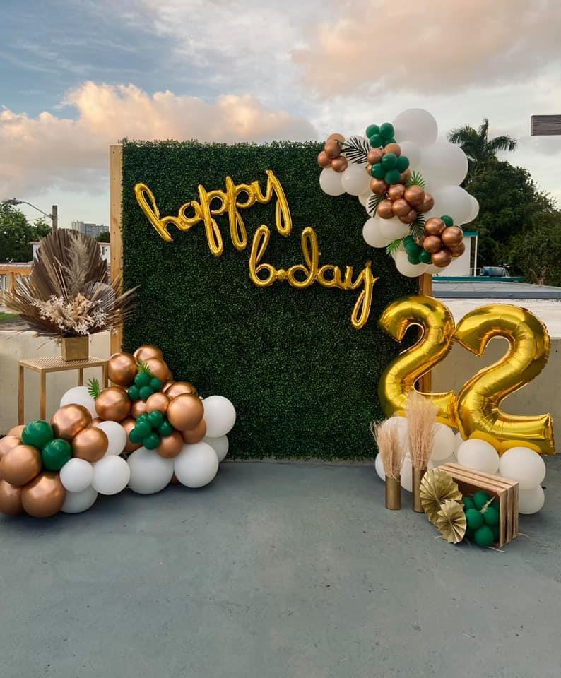 Backdrop de grama cuadrado 7x7 | La Fête Event Rental