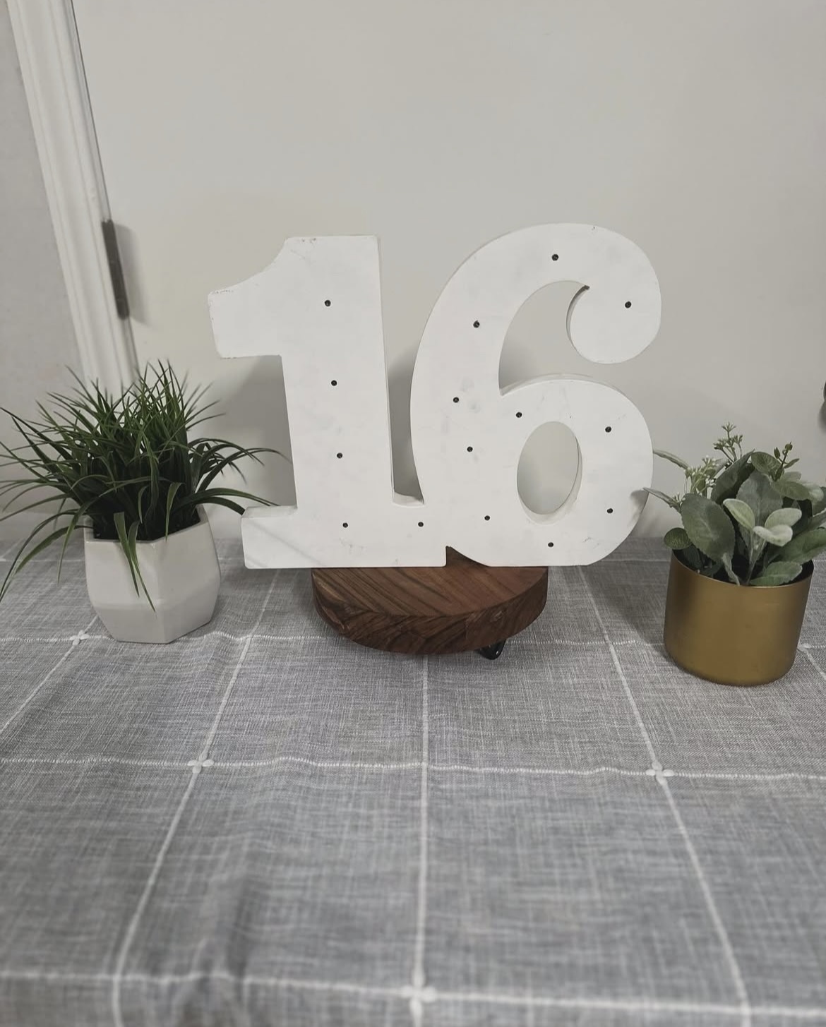 '16' Metal Number | Valley Decors
