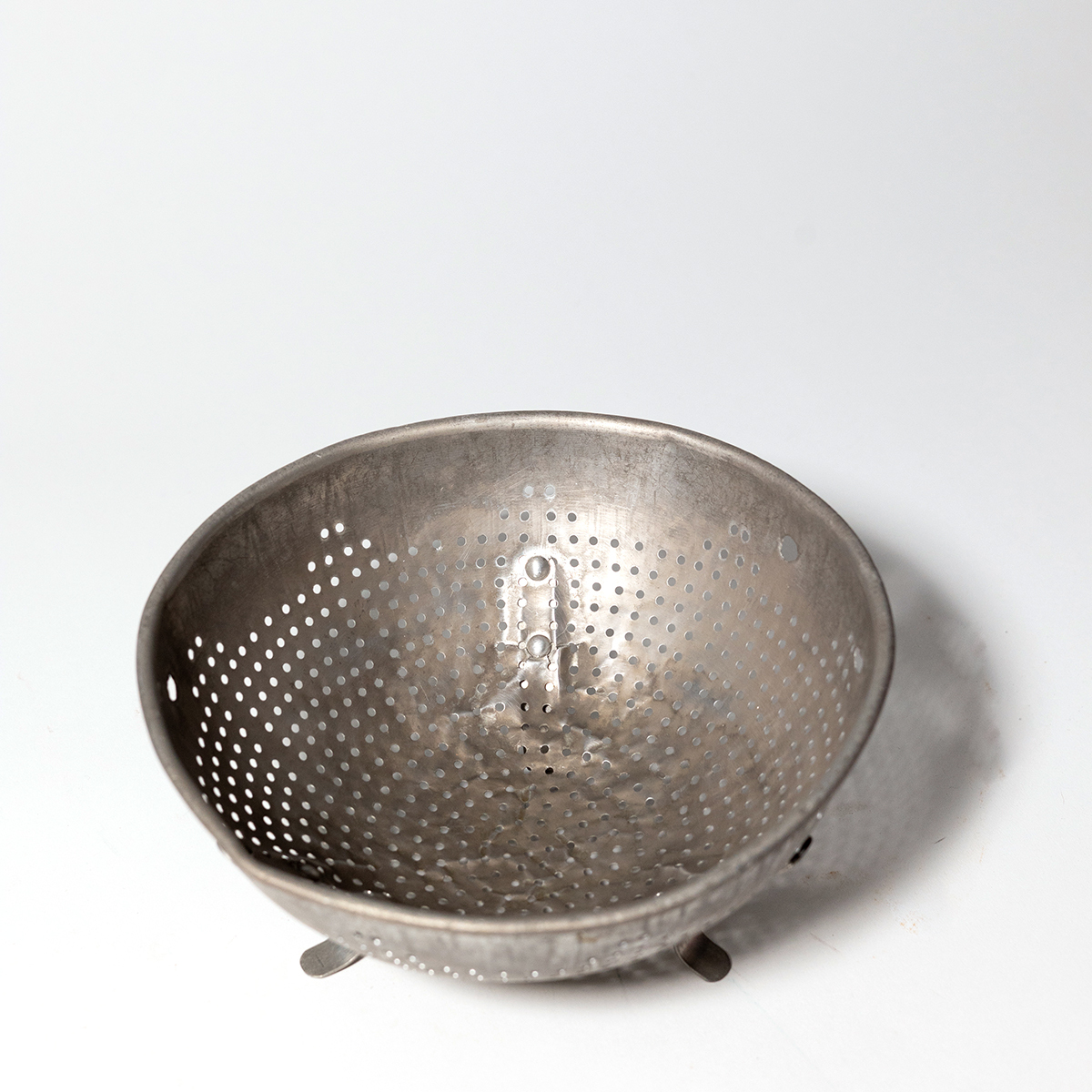 Vintage Rustic Aluminum 3 Leg Colander Strainer no handles | Prop Haulin