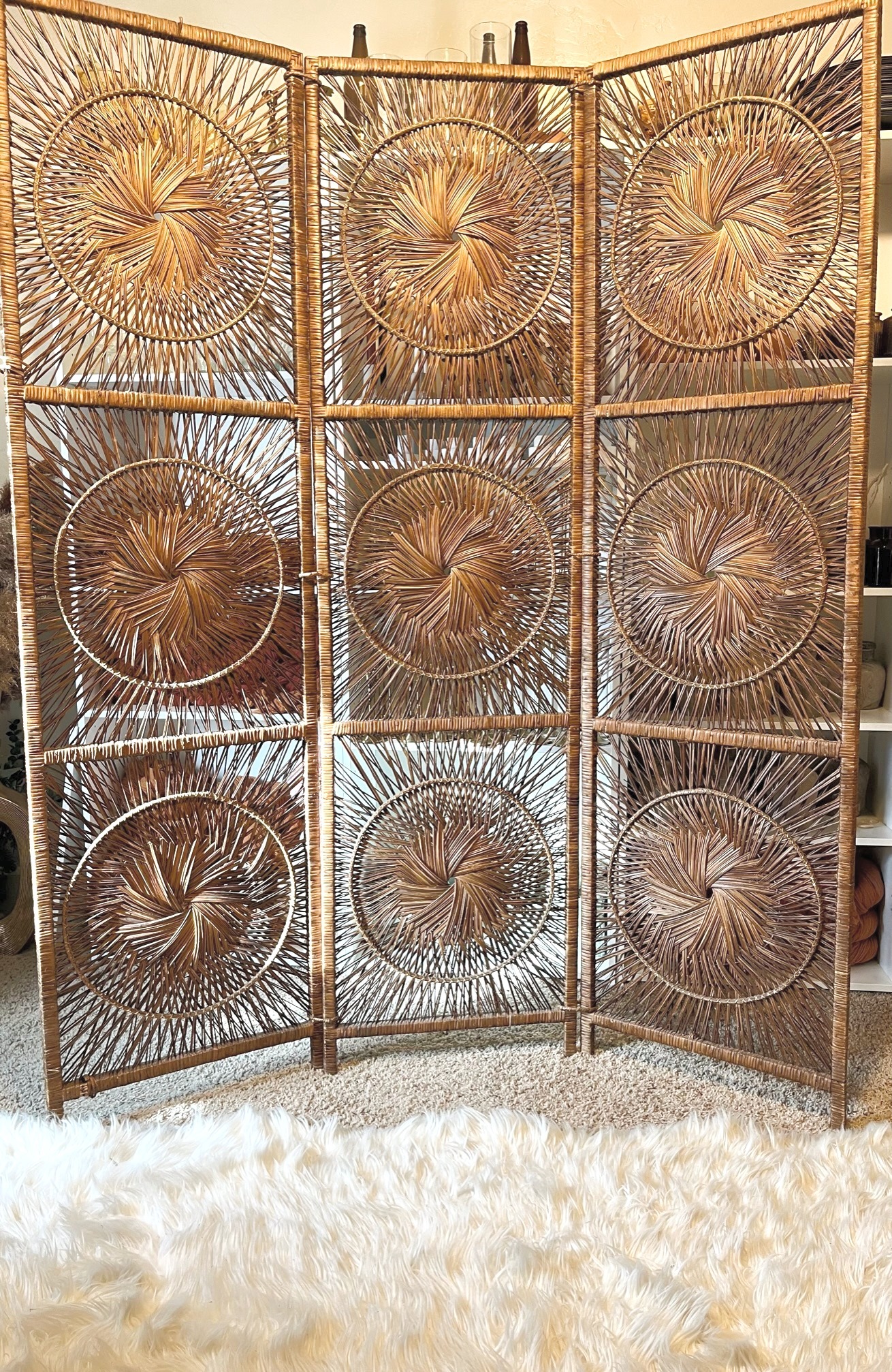 Sunburst Wicker Backdrop | Bel Fiore Rentals