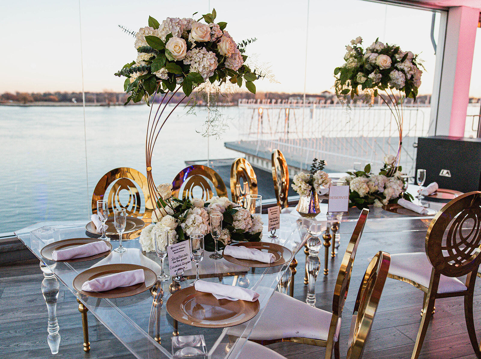 Wavy Stand (R) | The Luxe Rental Collective