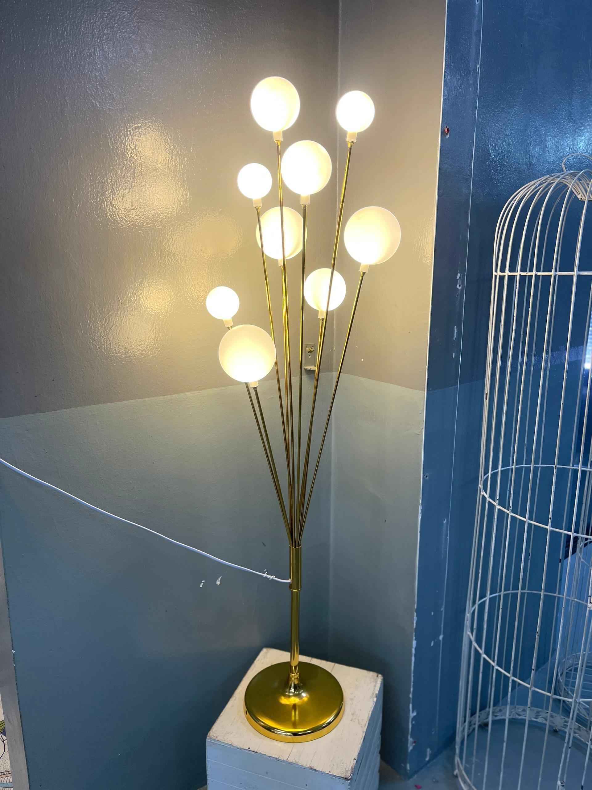 LED Round Light Stand | HOUSEOFSIX PLT 202204002402 (LLP0032689-LGN)