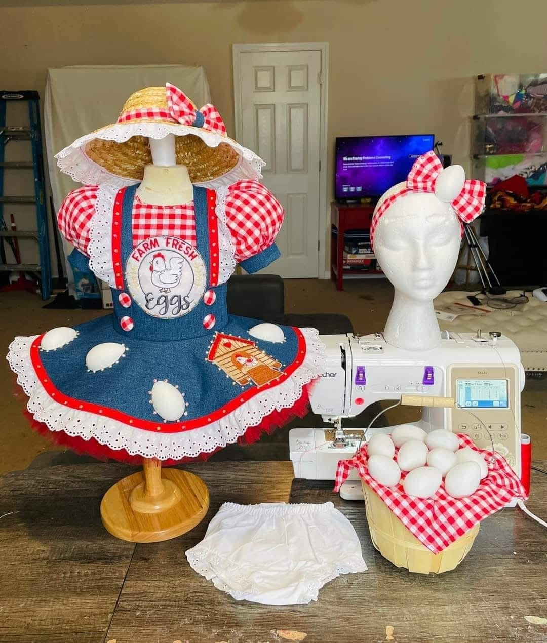 100. A- Chicken Farmer ooc 18/3 -2/4 | Mallie´s Closet Pageant Rentals