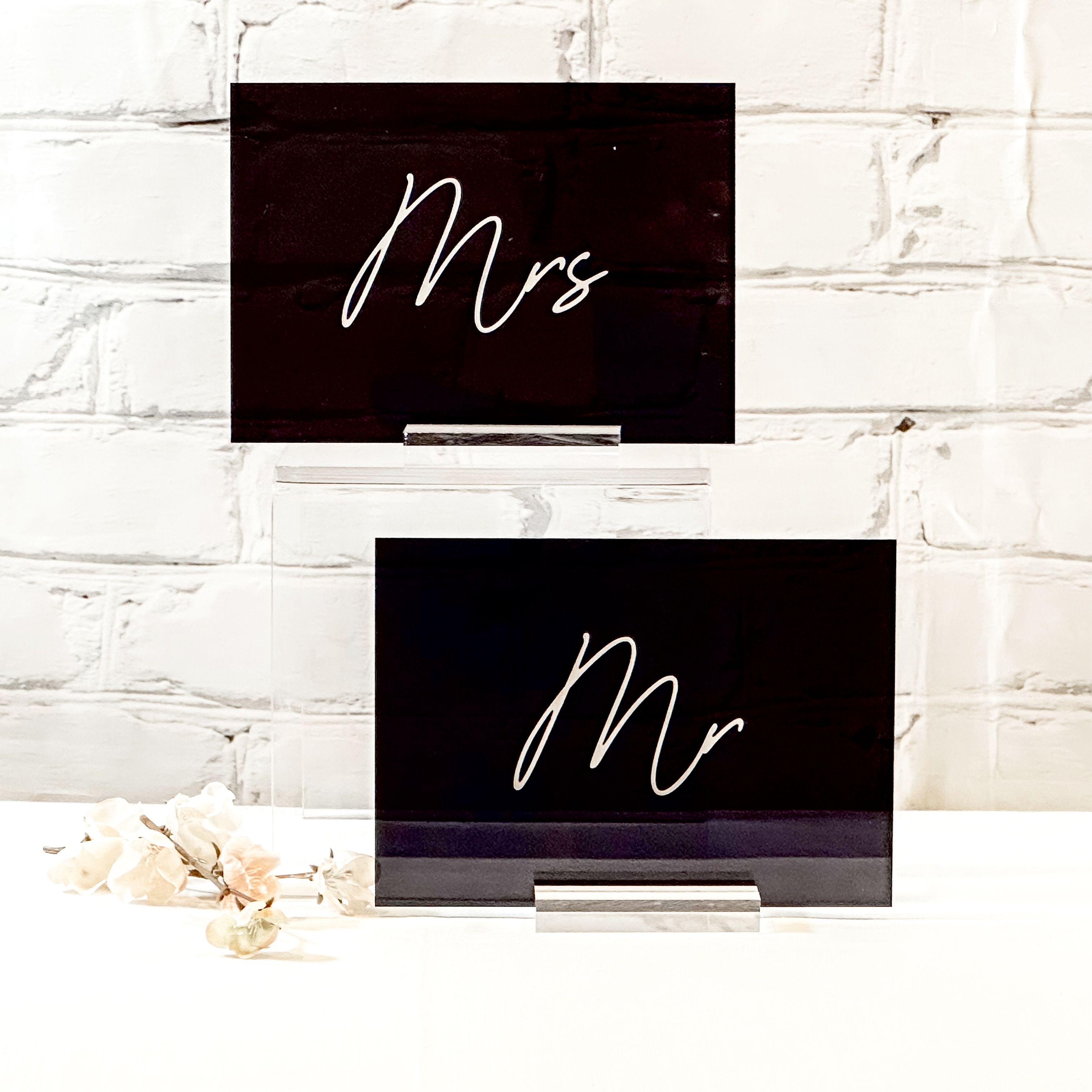 Mr & Mrs Acrylic Sign Set (Rome) - Black/White | BOXWOOD EVENTS LTD.