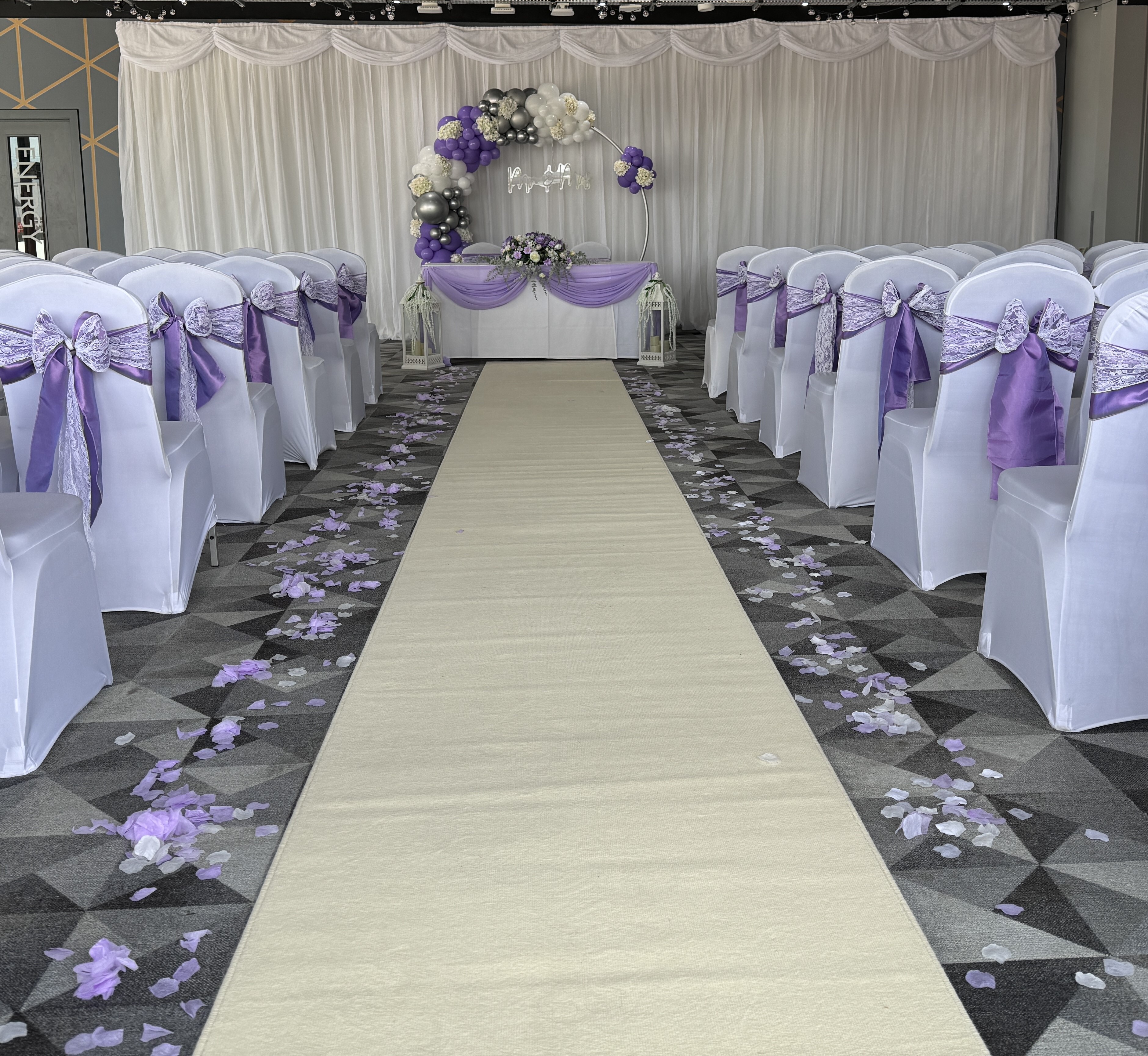 10m Deluxe Cream Aisle Runner Carpet for Hire in Bristol | Enchanted ...